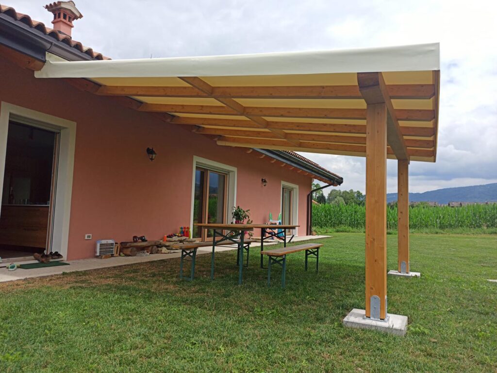 pergola-addossata-in-lamellare-di-abete-29-con-telo • Fratelli Colle Srl